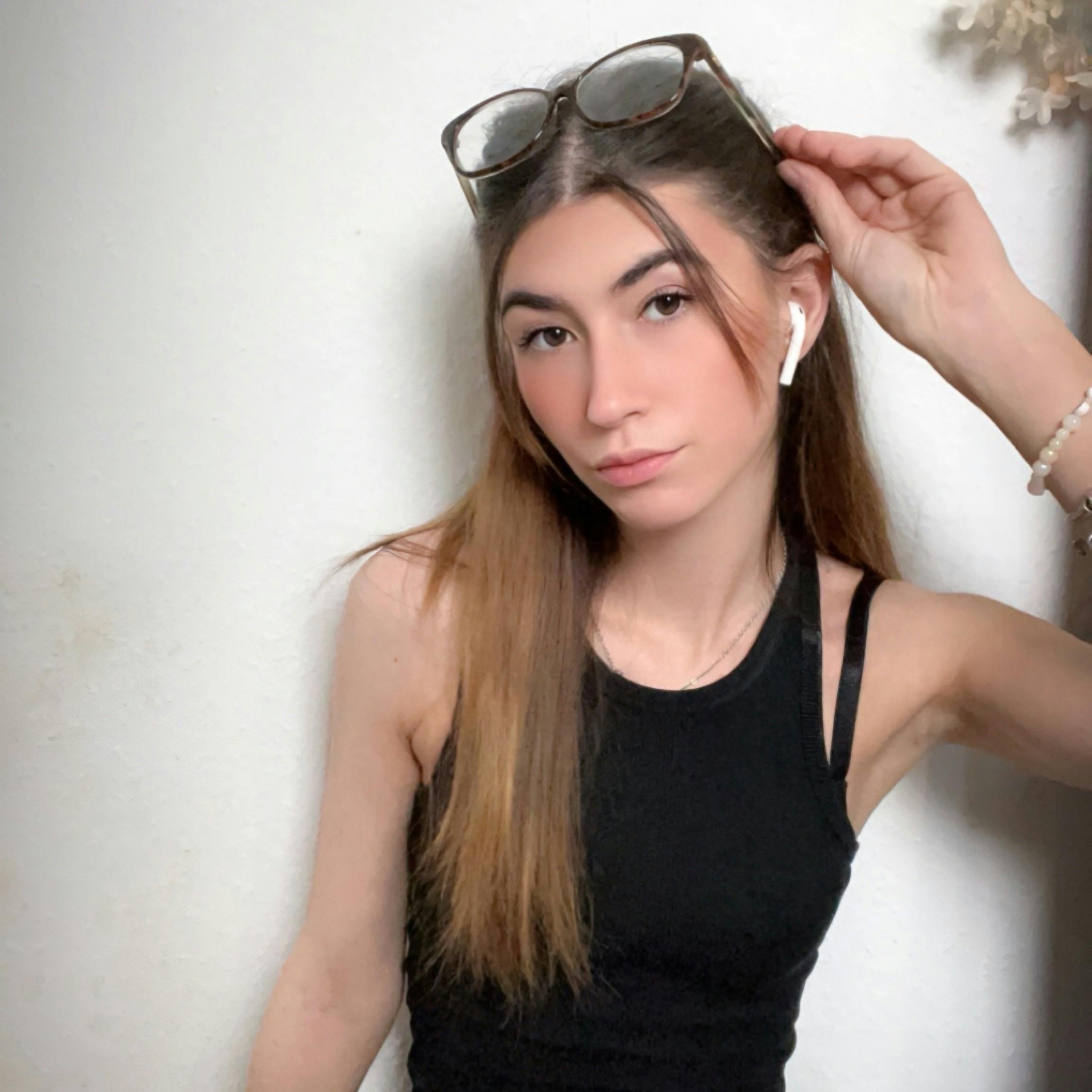 𝖤𝗅𝖾𝗇𝖺 𝖣𝖾𝗅𝗂𝖺 ♡ | Snipfeed