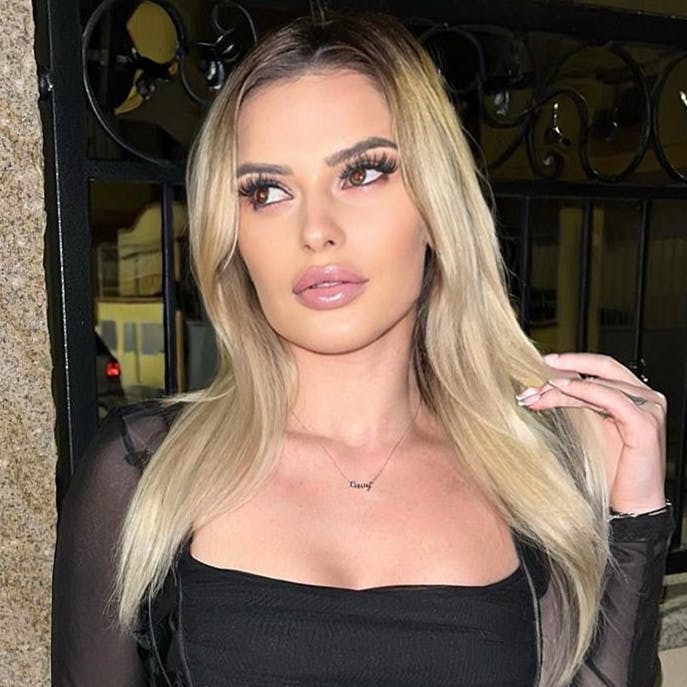 𝐁𝐞𝐥𝐥𝐚 𝐬𝐭𝐨𝐫𝐦 💋 | Snipfeed