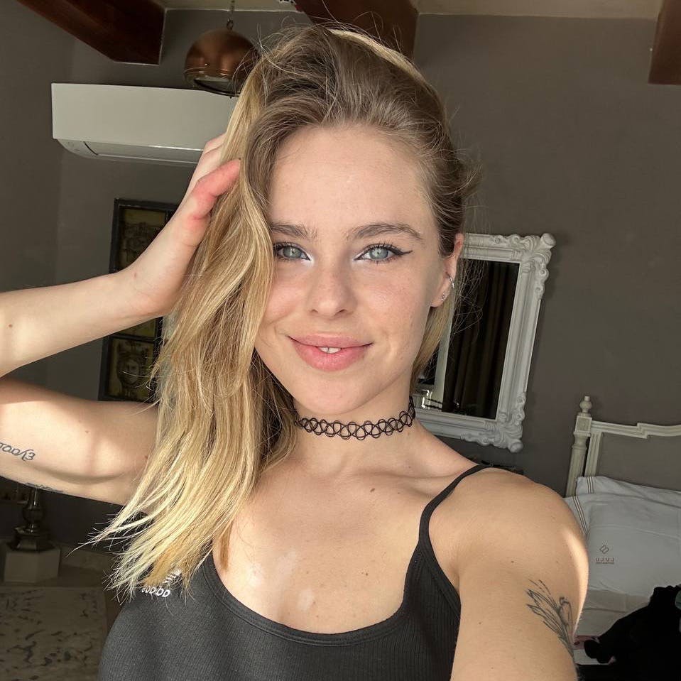 Emma 🤍 | Snipfeed